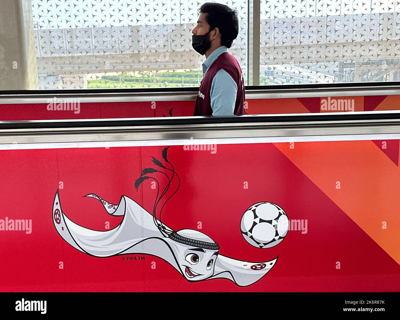 World cup qatar 2022 mask hi-res stock photography and images - Alamy