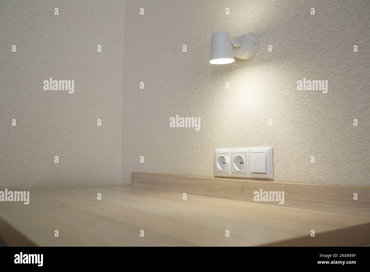 Light bulb sockets hi-res stock photography and images - Alamy
