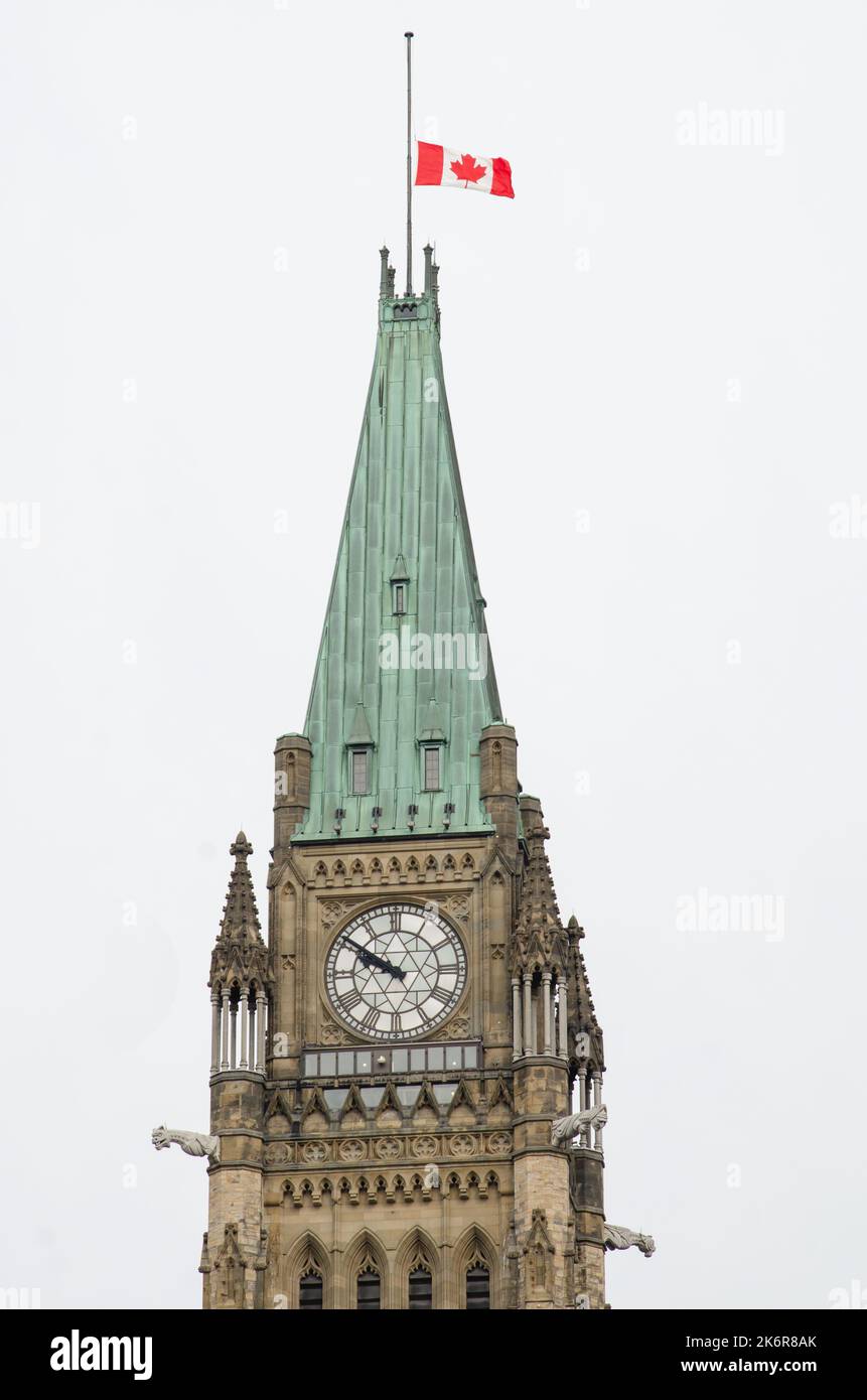 Flag flying roof hi-res stock photography and images - Alamy