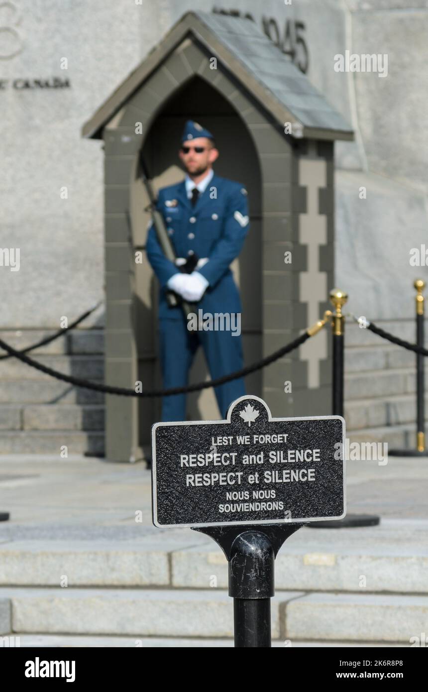 The Canadian National War Memorial and the Tomb of the Unknown Soldier ...