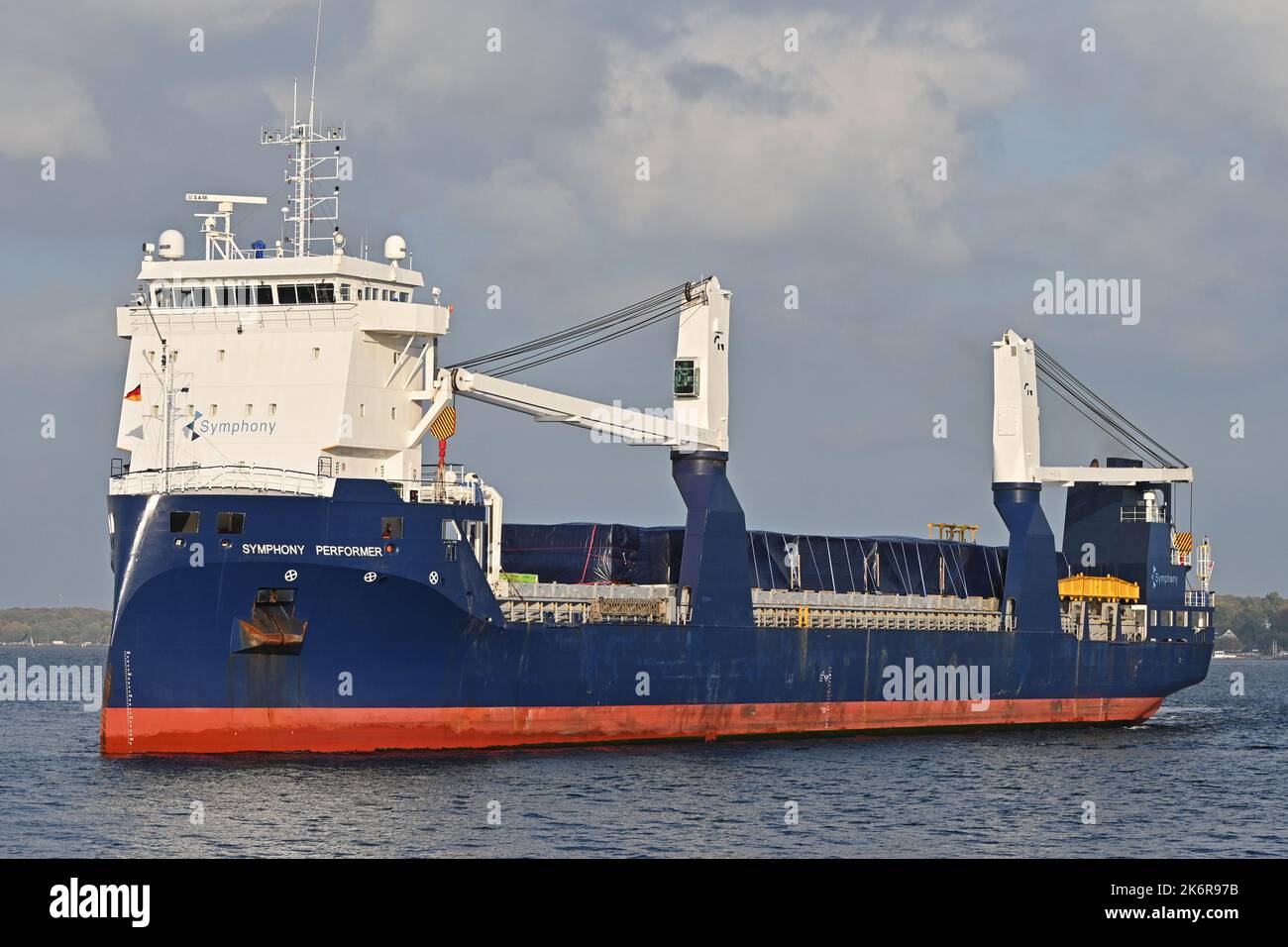 General Cargo Ship SYMPHONY PERFORMER Stock Photo - Alamy