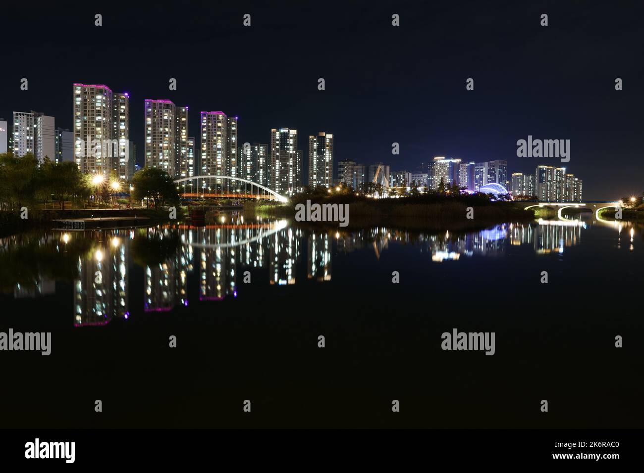lake building night view Stock Photo - Alamy