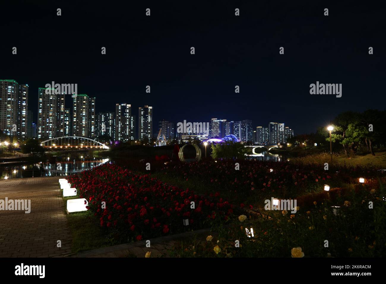 lake building night view Stock Photo - Alamy