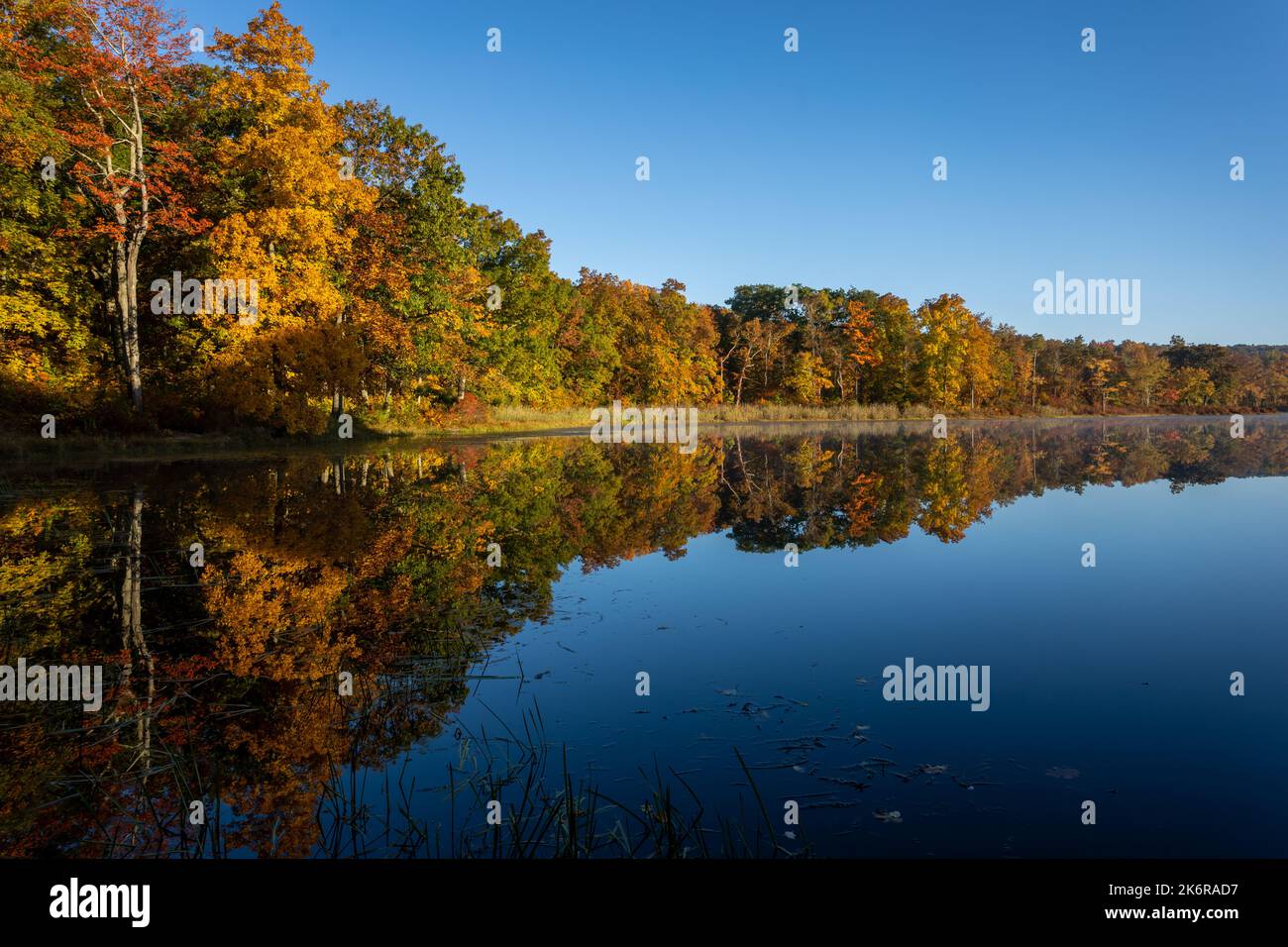 Sawmill Lake in High Point State Park, NJ, on a quiet and calm Autumn ...