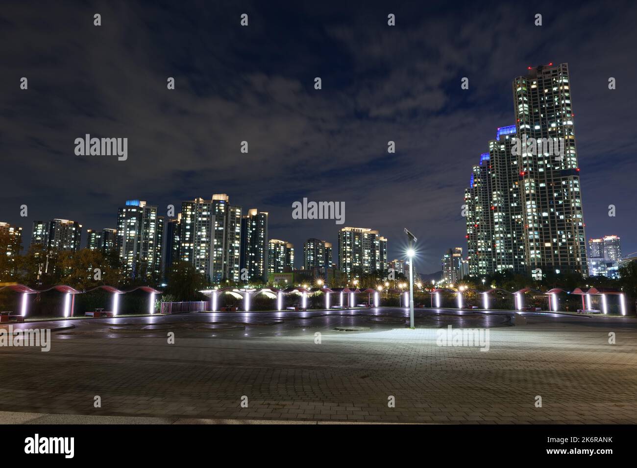 lake building night view Stock Photo - Alamy