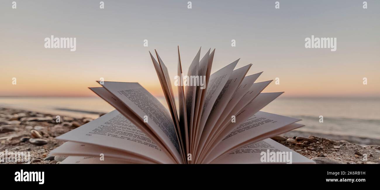 Book on the beach hi-res stock photography and images - Alamy
