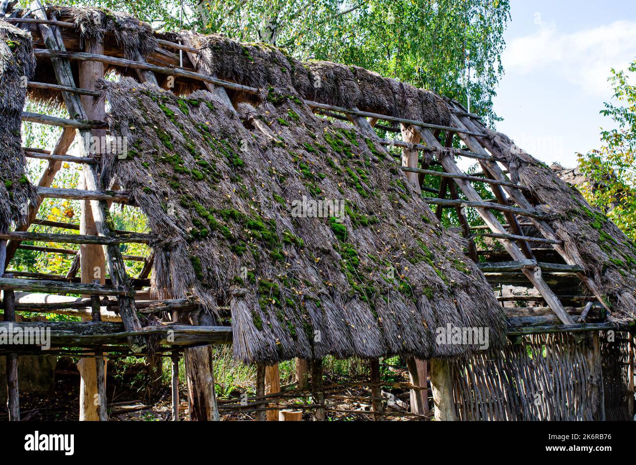 Ancient traditional ukrainian rural house in Pyrohiv (Pirogovo) village ...