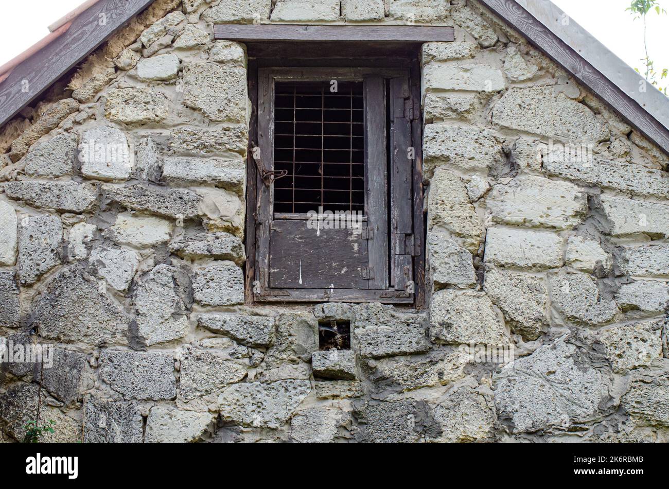 Ancient traditional ukrainian rural house in Pyrohiv (Pirogovo) village ...