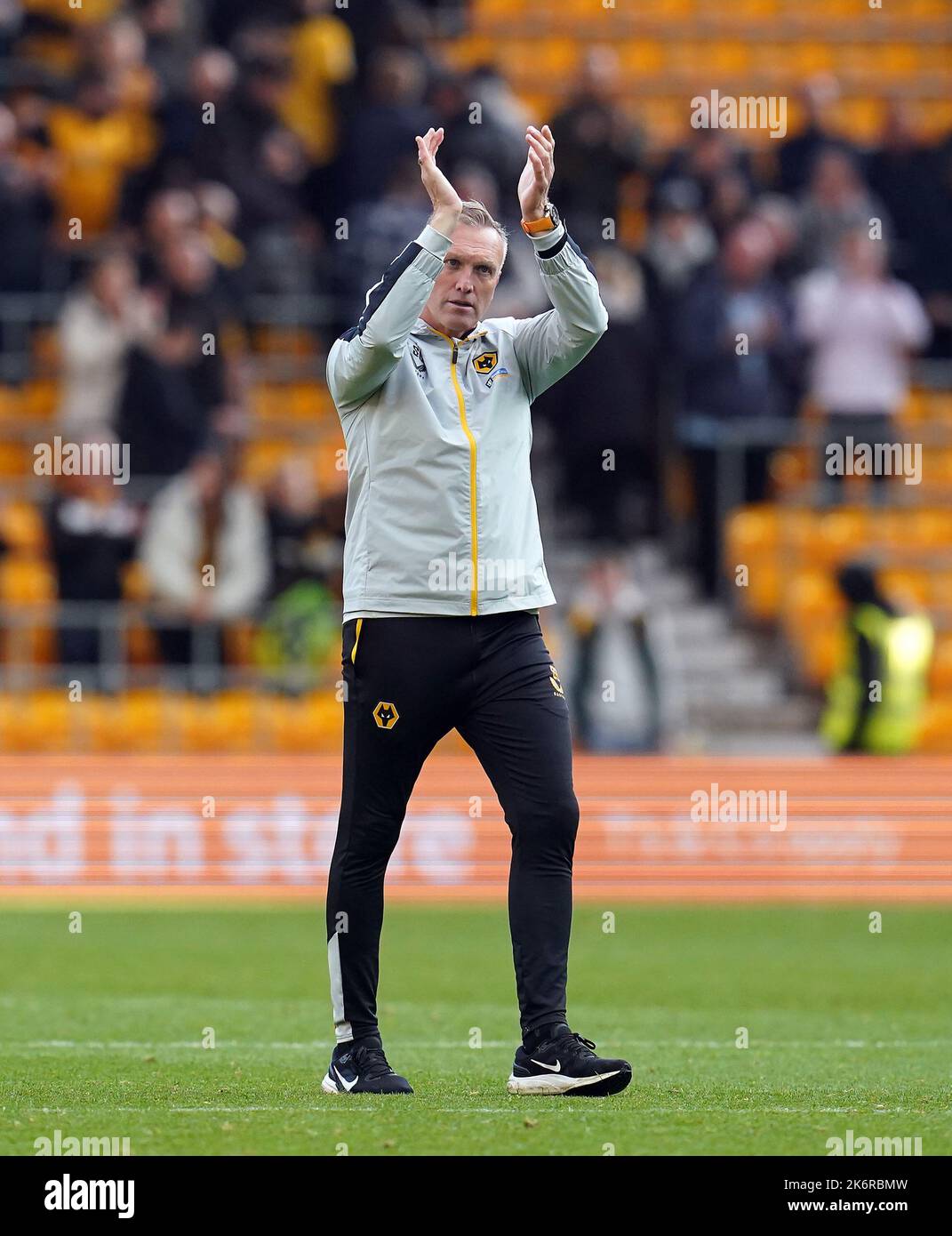 Steve davis wolves hi-res stock photography and images - Alamy