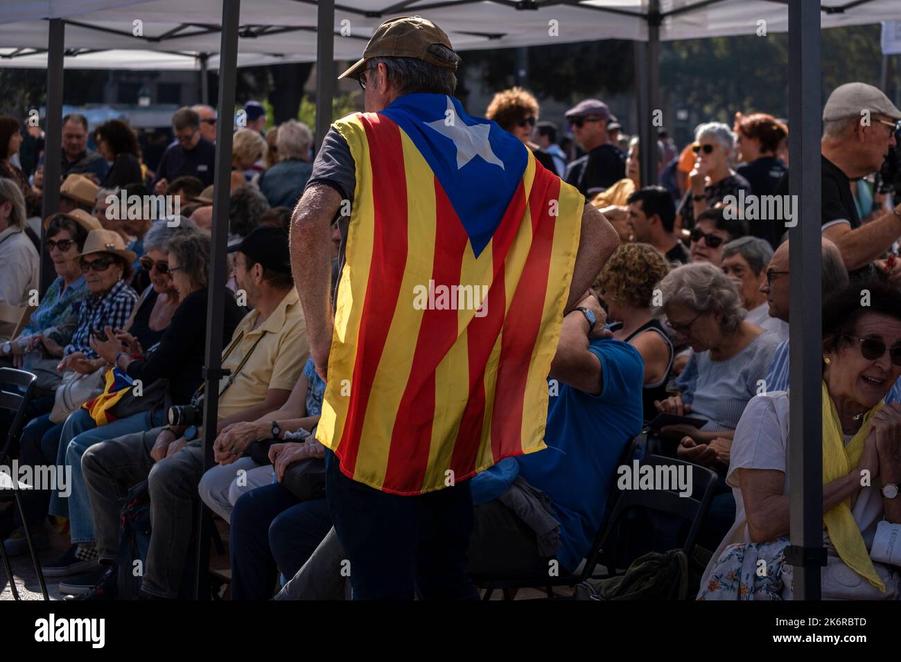 Barcelona, Spain. 15th Oct, 2022. An activist for the independence of ...