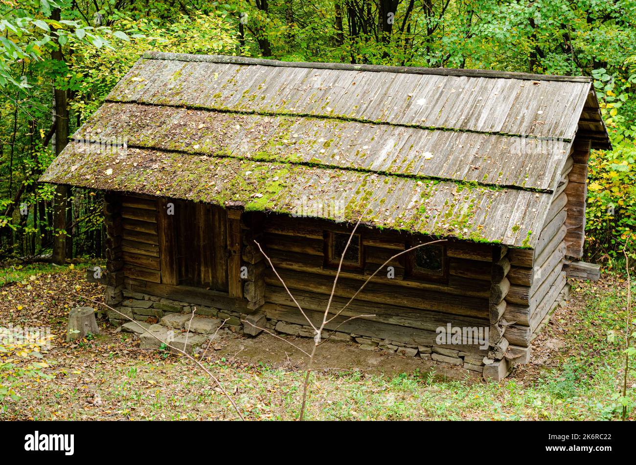 Ancient traditional ukrainian rural house in Pyrohiv (Pirogovo) village ...