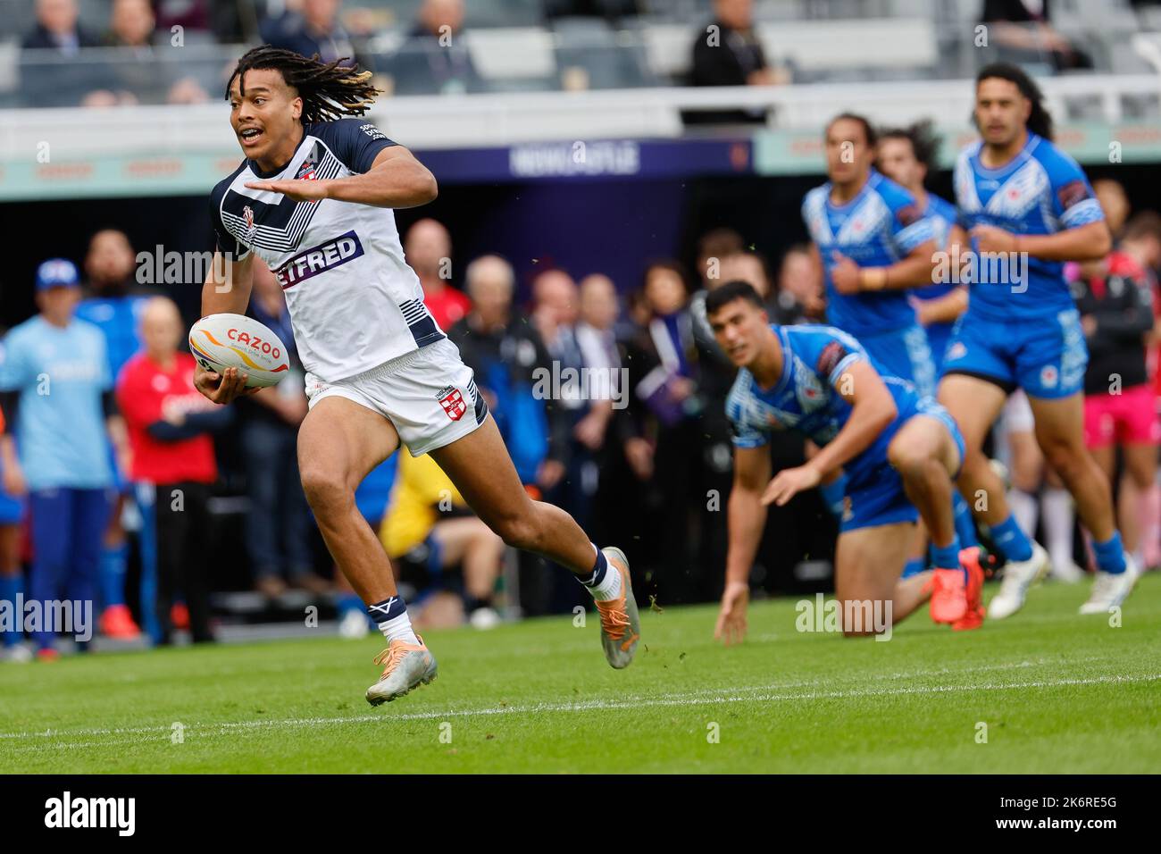 Newcastle, UK. 15th Oct, 2022. Dominic Young of England races clear ...