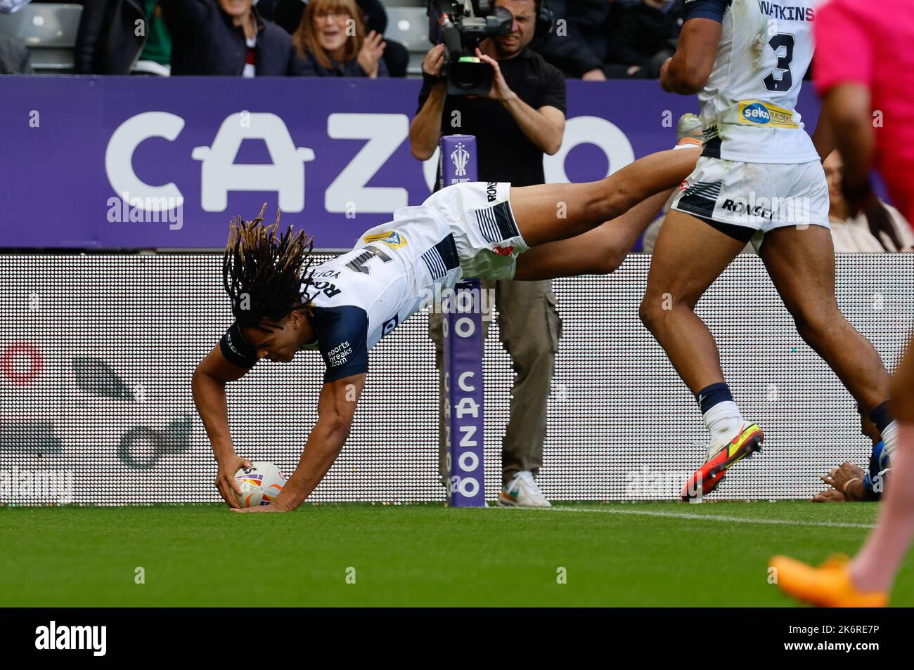 Newcastle, UK. 15th Oct, 2022. Dominic Young of England dives in to ...