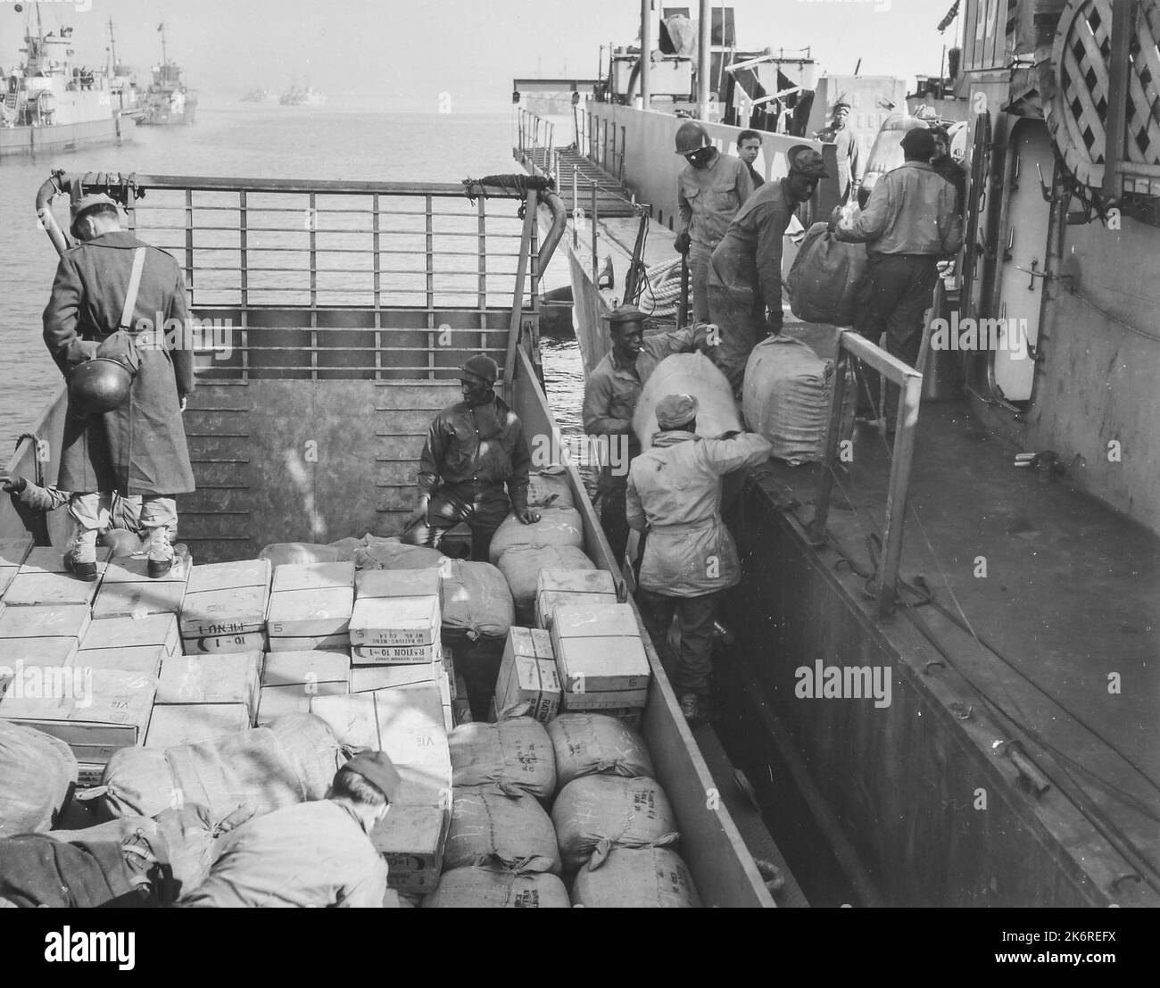 Army landing craft Black and White Stock Photos & Images - Alamy