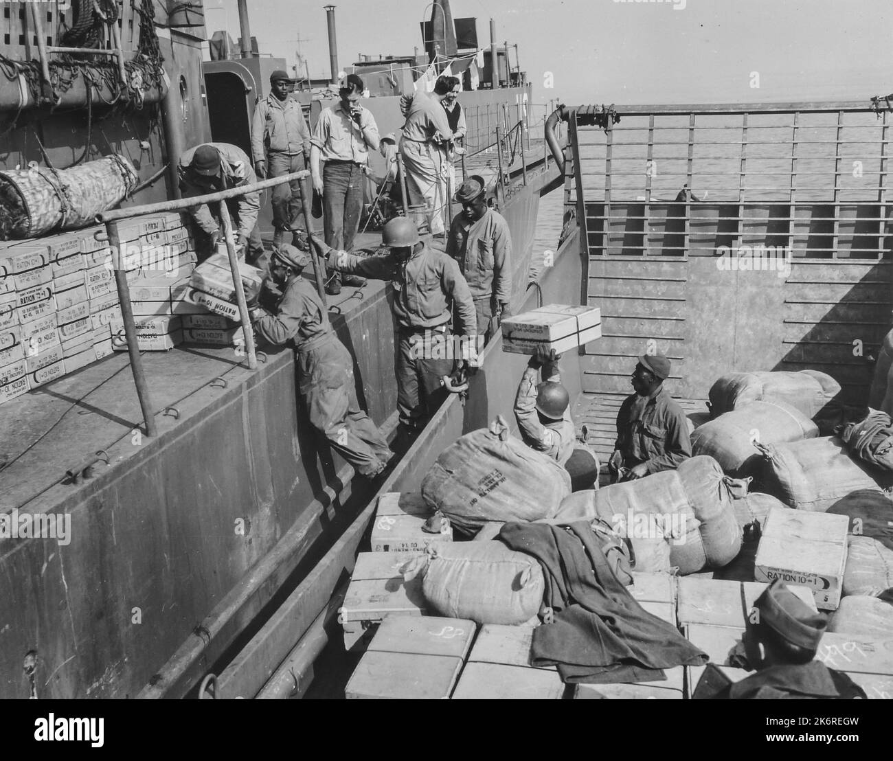 6 june 1944 loading hi-res stock photography and images - Alamy