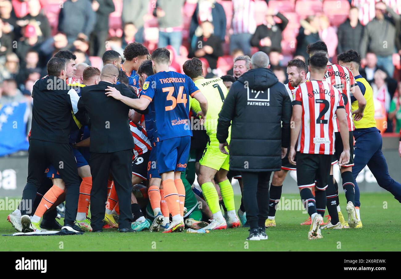 Sheffield, UK. 15th October 2022. A fight breaks out during the Sky Bet ...