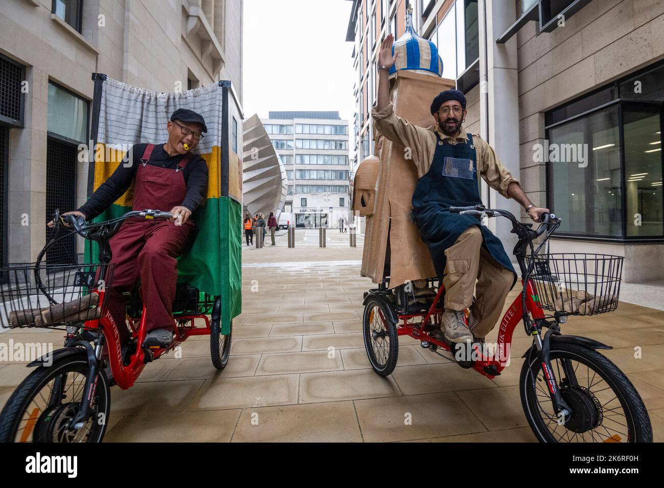 London, UK. 15 October 2022. Puppeteers from Thingumajig Theatre in ...