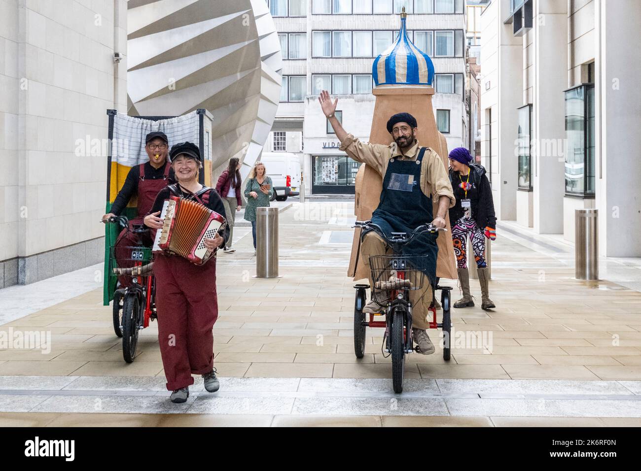 London, UK. 15 October 2022. Puppeteers from Thingumajig Theatre in ...