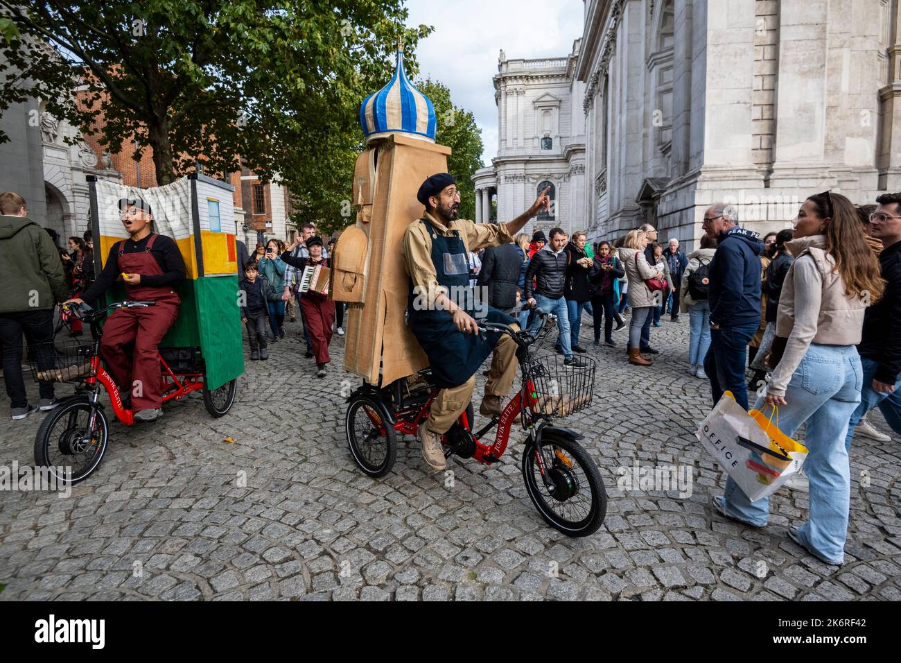 London, UK. 15 October 2022. Puppeteers from Thingumajig Theatre in ...