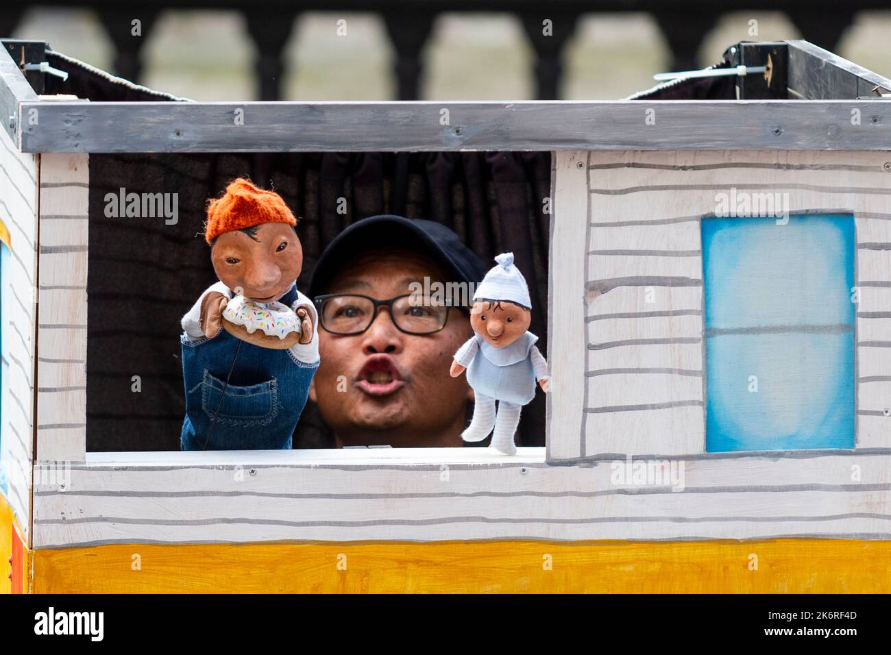 London, UK. 15 October 2022. A puppeteer from Thingumajig Theatre in ...