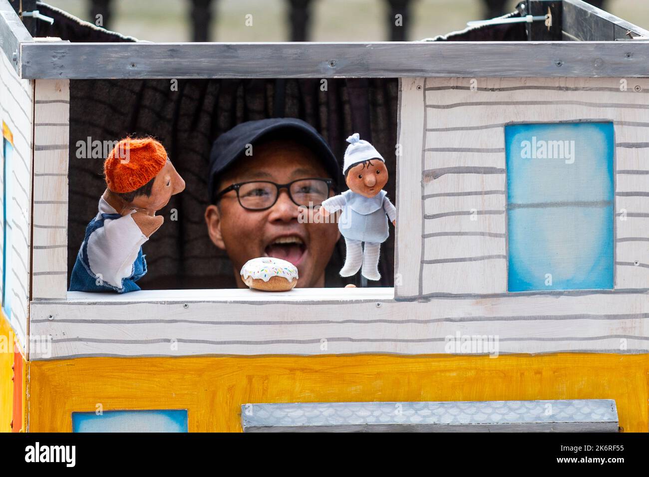 London, UK. 15 October 2022. A puppeteer from Thingumajig Theatre in ...