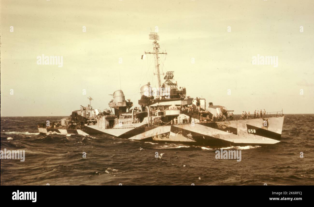 USS Colahan (DD-658) Underway Stock Photo - Alamy