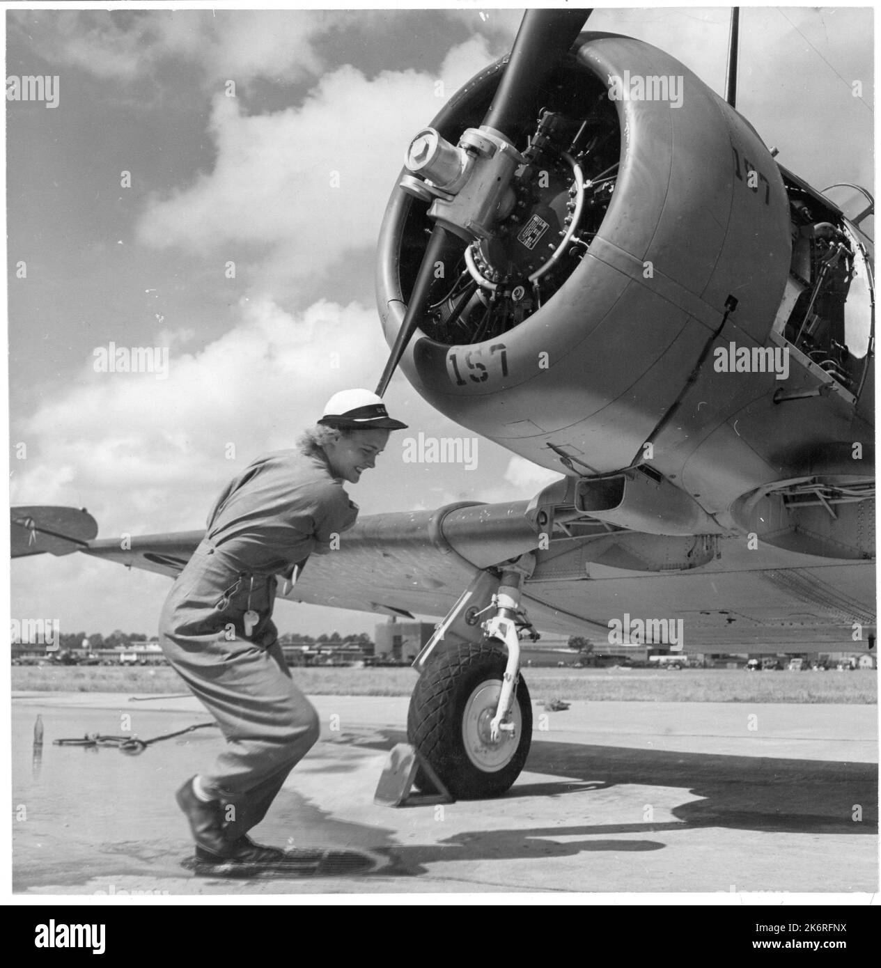 Machinist's mate hi-res stock photography and images - Alamy