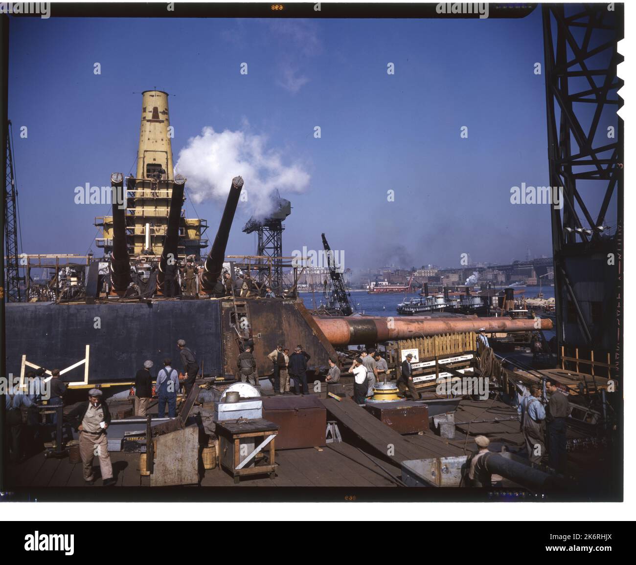 Installation of Guns on the USS Iowa (BB-61 Stock Photo - Alamy