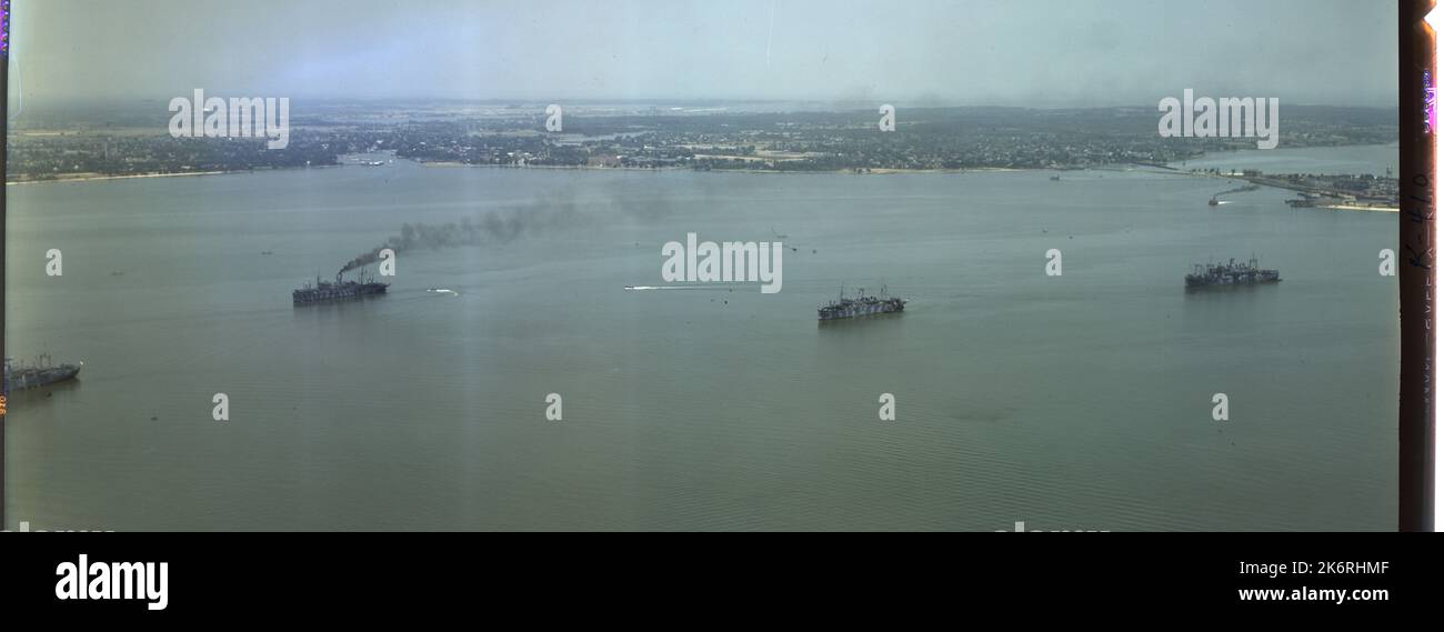 American naval convoy hi-res stock photography and images - Alamy