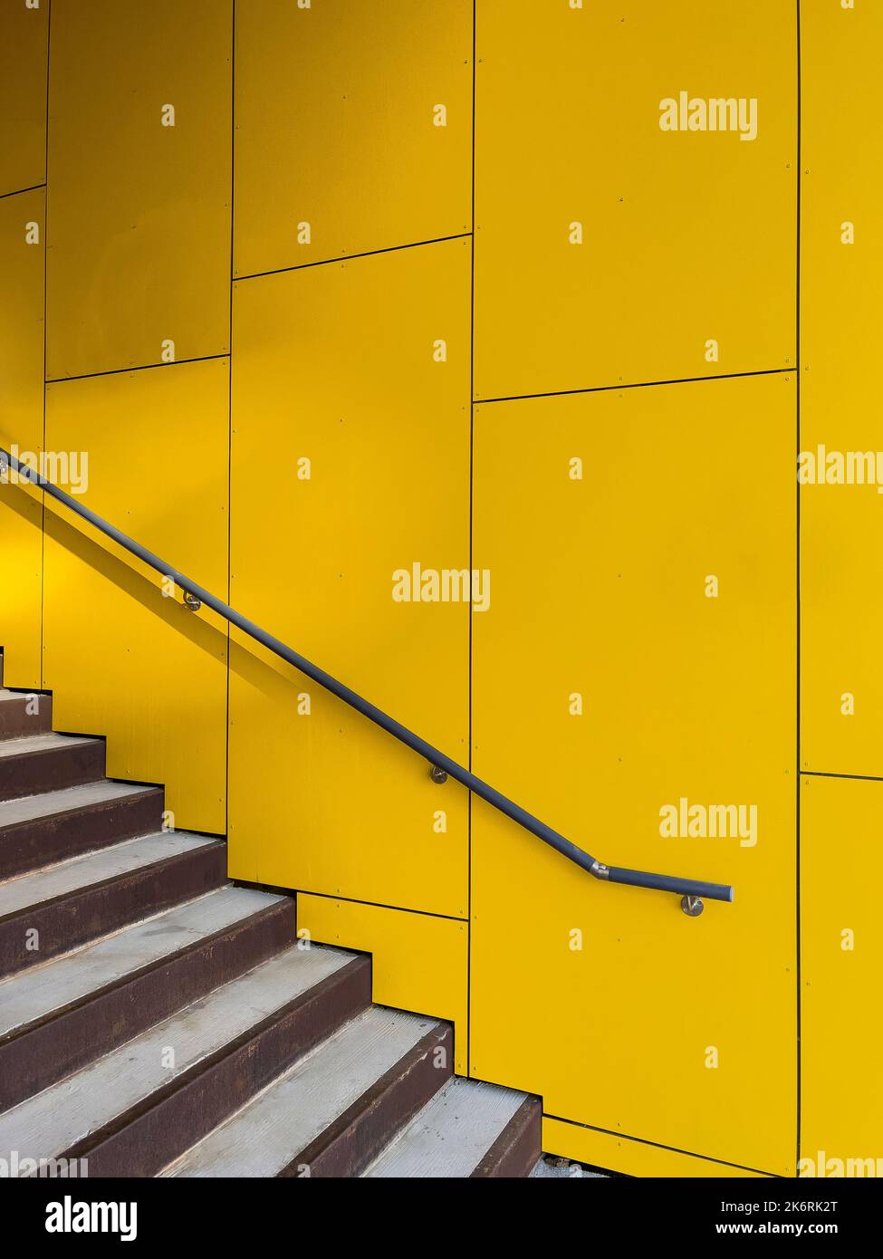 Vertical home exterior yellow hi-res stock photography and images - Alamy