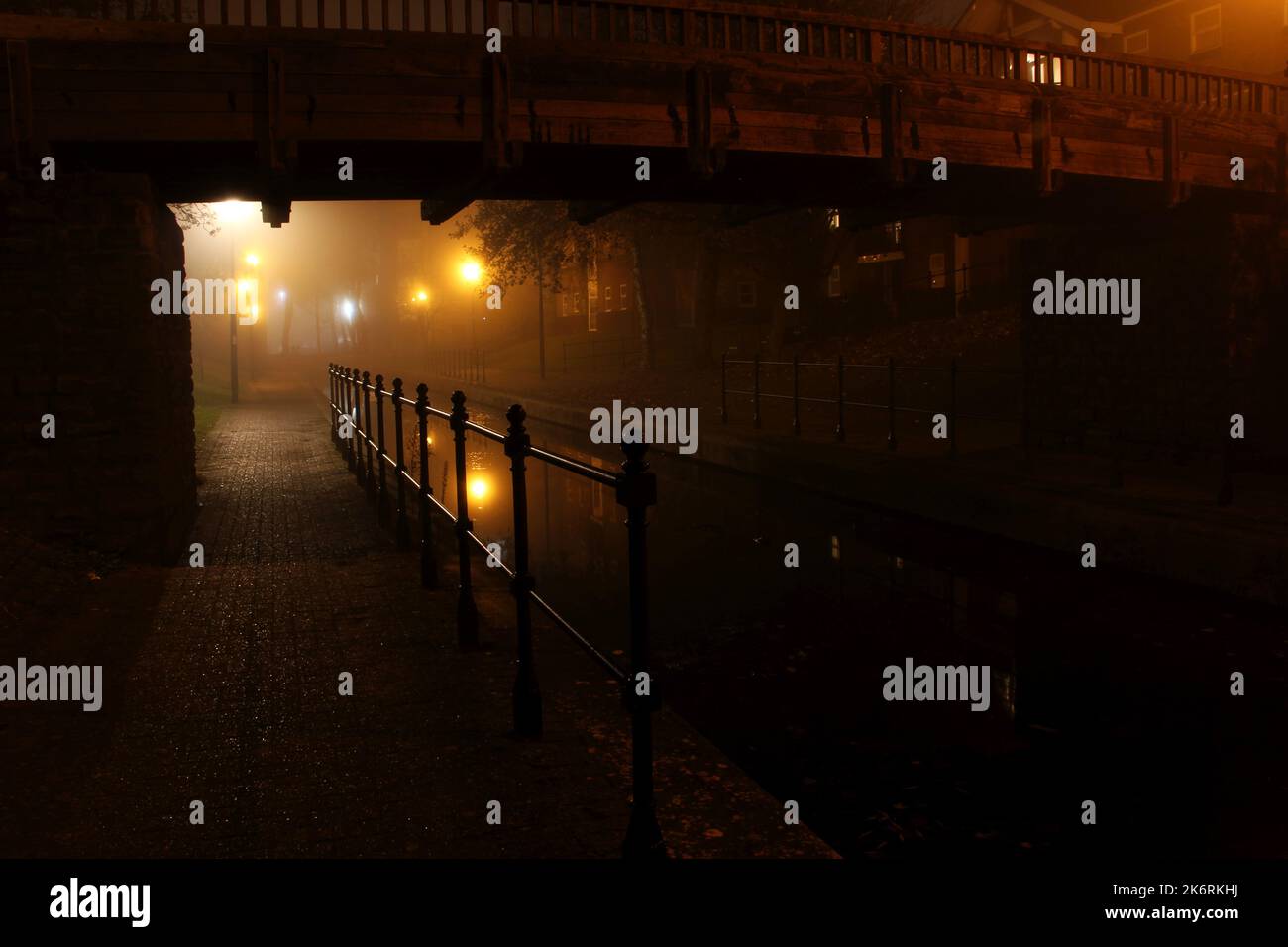 Dark place under a bridge hi-res stock photography and images - Alamy