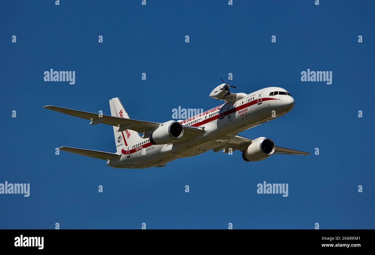 Boeing 757 airliner Stock Photo - Alamy