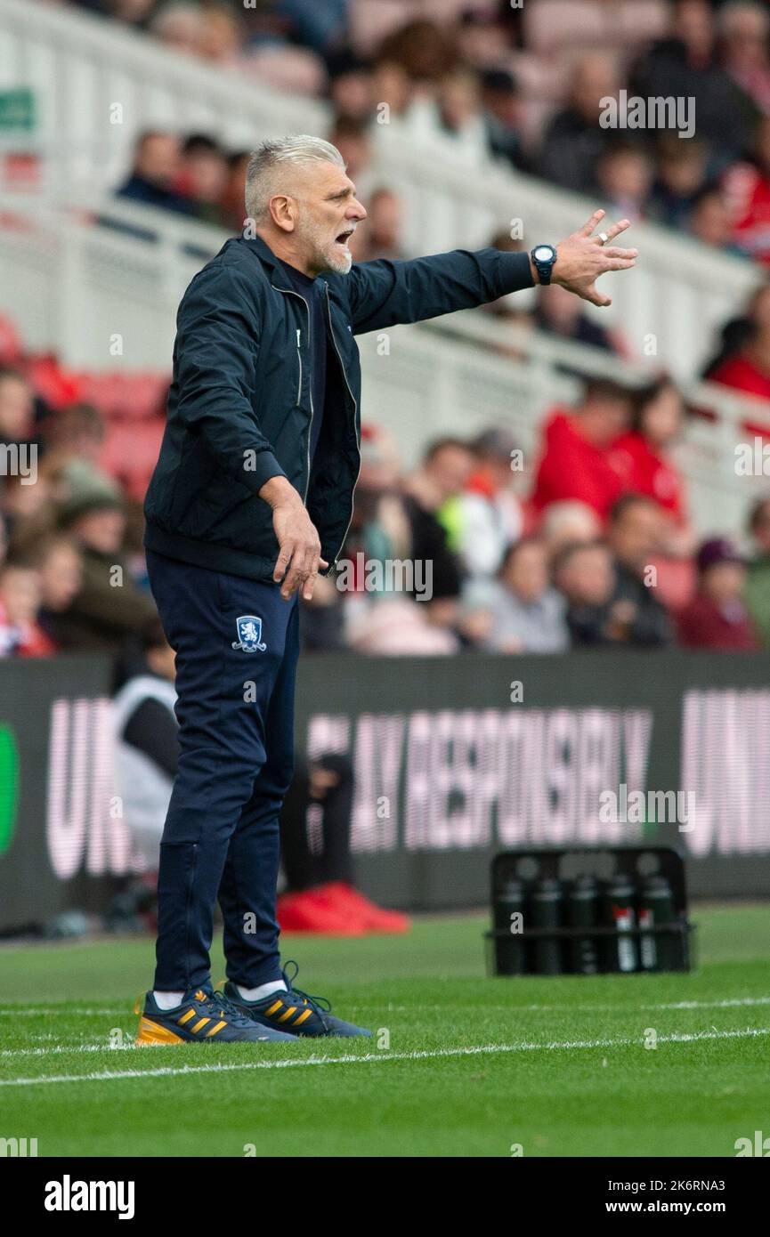 Football manager shouting hi-res stock photography and images - Alamy