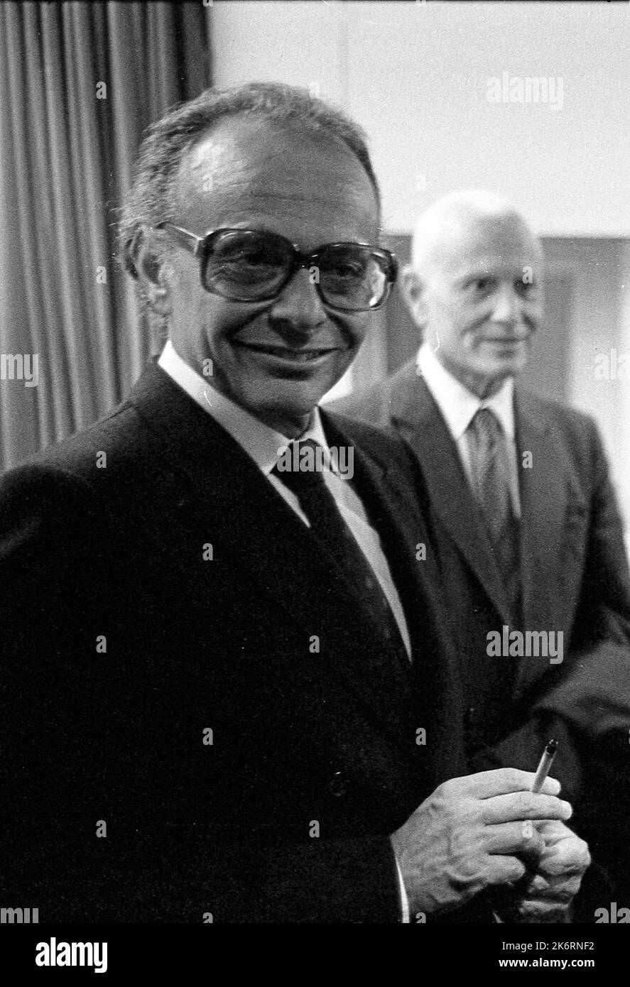 American conductor lorin maazel Black and White Stock Photos & Images ...