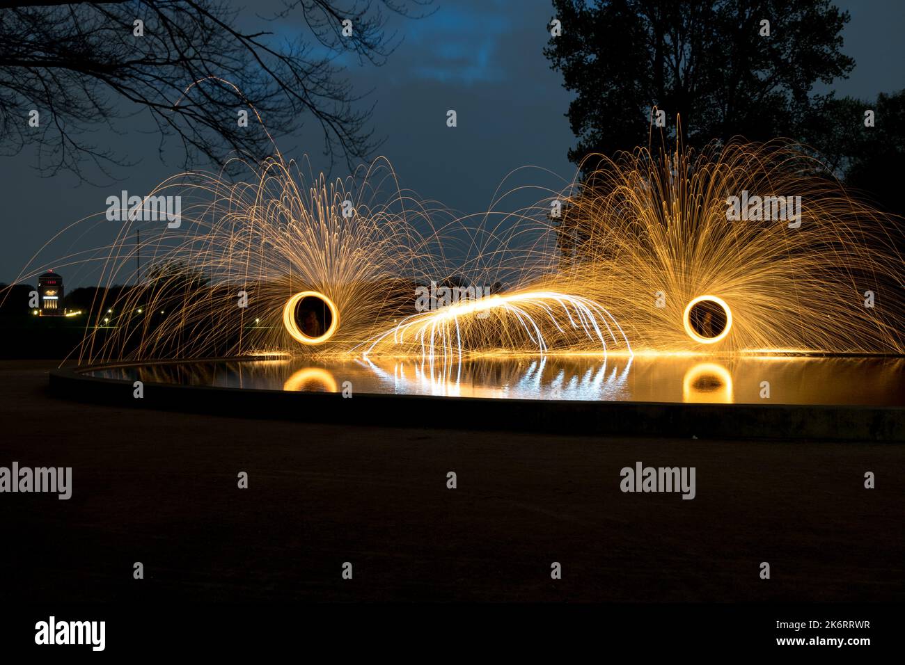 Steel wool Firework - Fun with fire and burning steel - Lightpainting ...