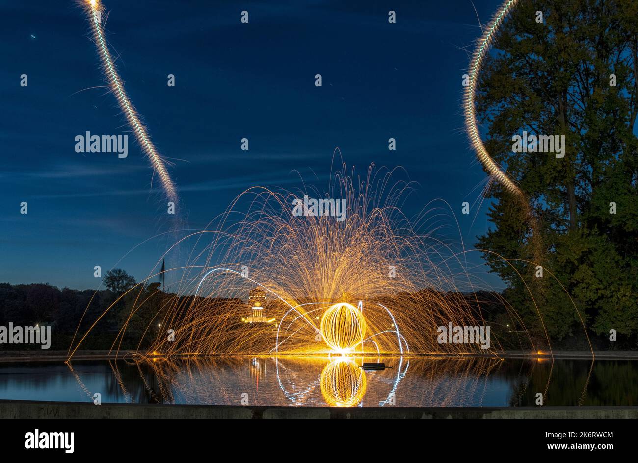 Steel wool Firework - Fun with fire and burning steel - Lightpainting ...