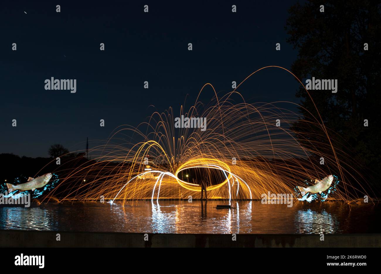 Steel wool Firework - Fun with fire and burning steel - Lightpainting ...