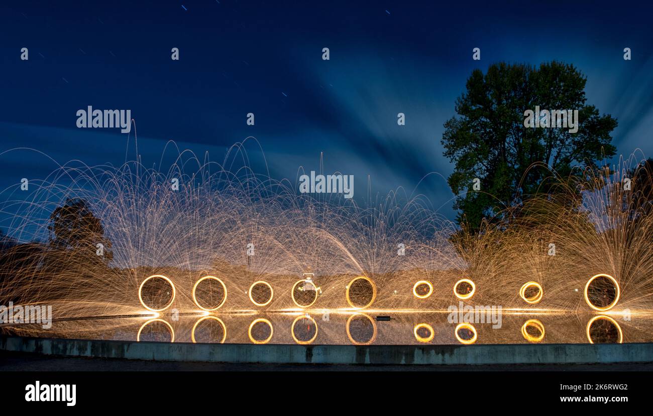 Steel wool Firework - Fun with fire and burning steel - Lightpainting ...