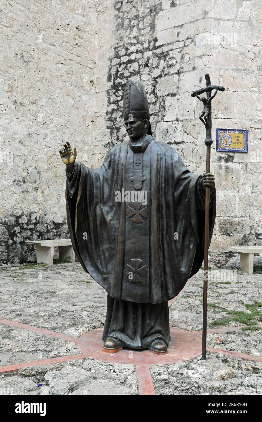 Statue of Pope John Paul ll in Cartagena Stock Photo - Alamy