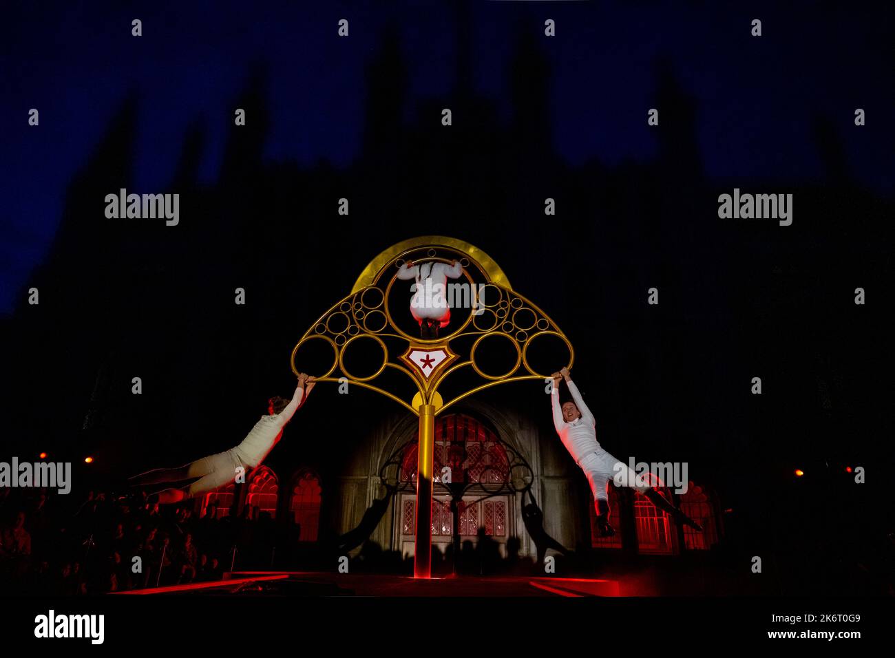 London, UK. 15 October 2022. Circus performers from Chivaree Circus ...