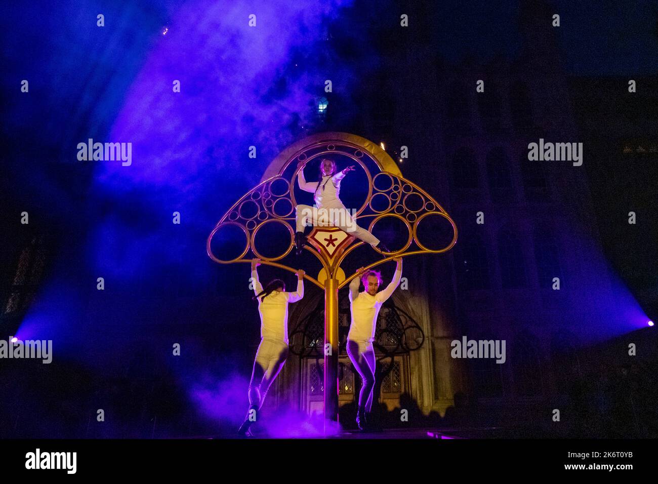 London, UK. 15 October 2022. Circus performers from Chivaree Circus ...