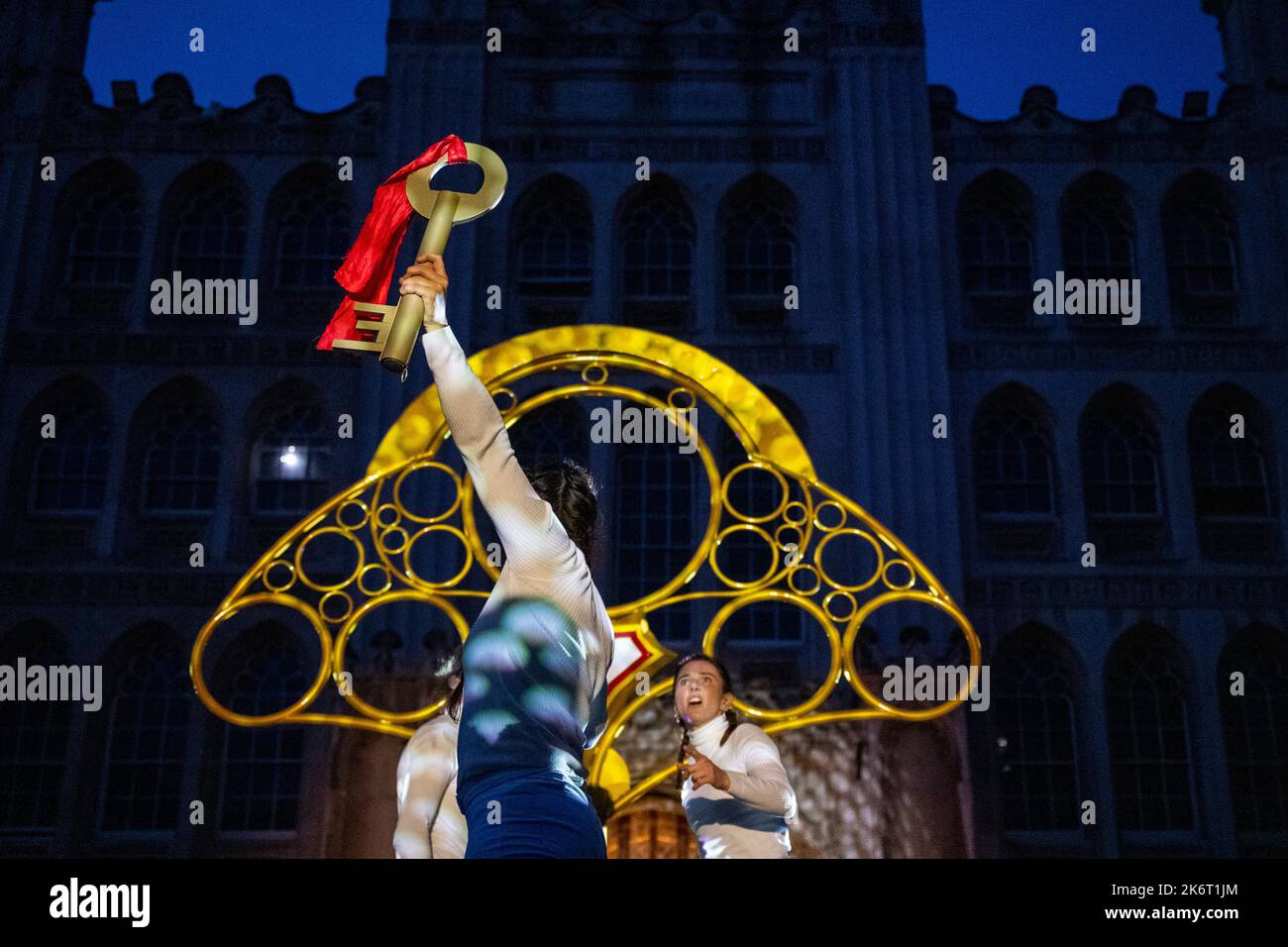 London, UK. 15 October 2022. Circus performers from Chivaree Circus ...