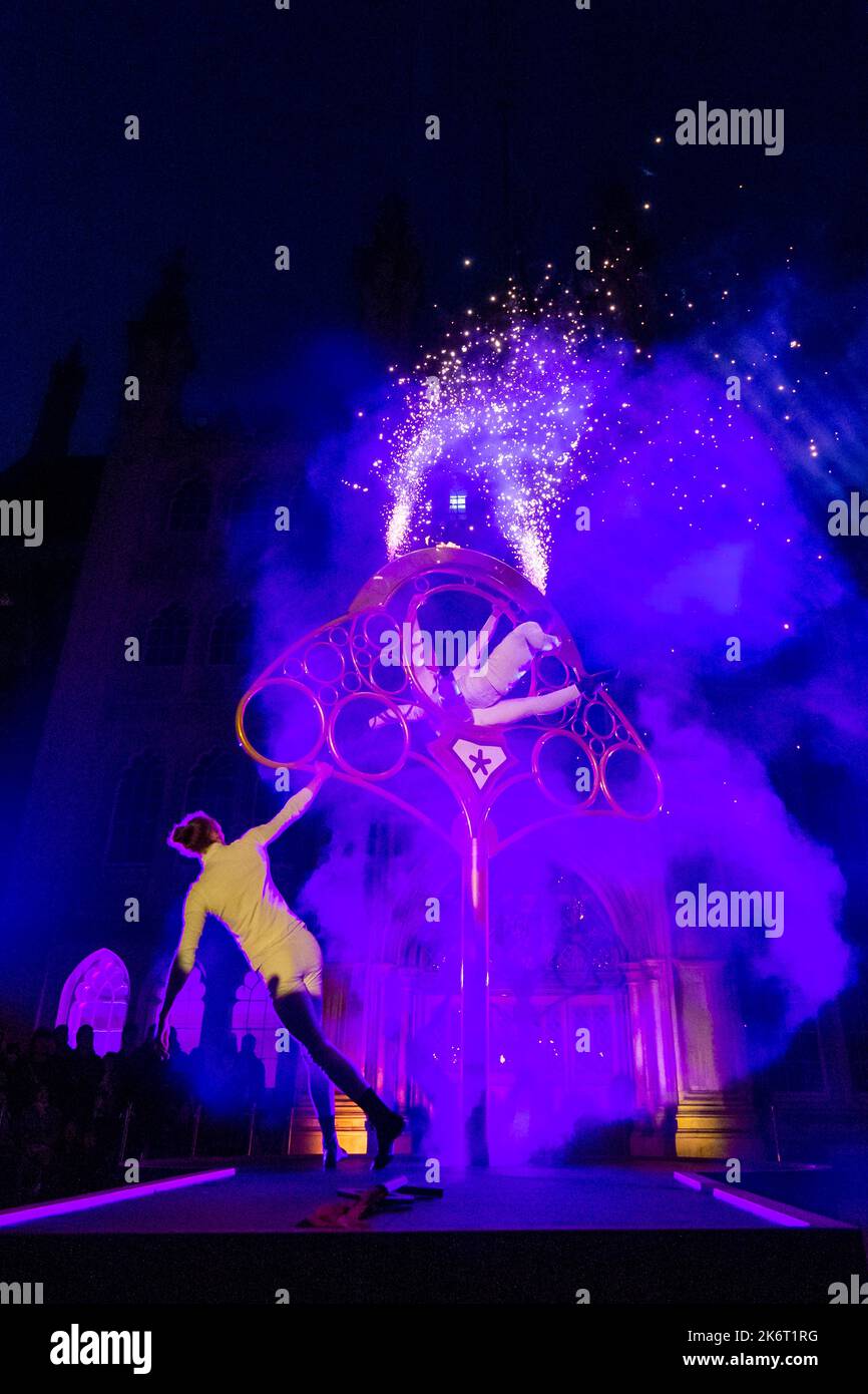 London, UK. 15 October 2022. Circus performers from Chivaree Circus ...