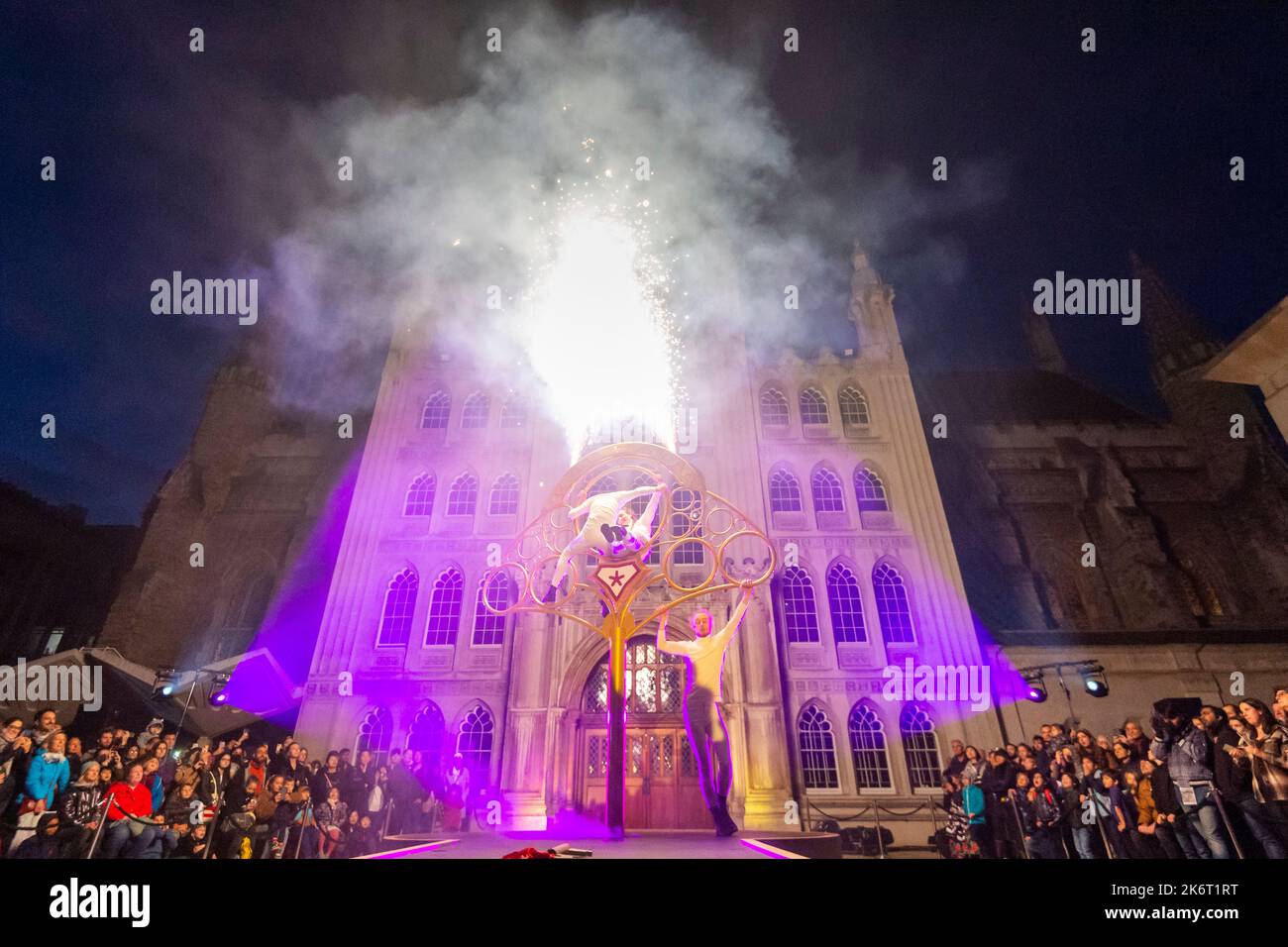 London, UK. 15 October 2022. Circus performers from Chivaree Circus ...