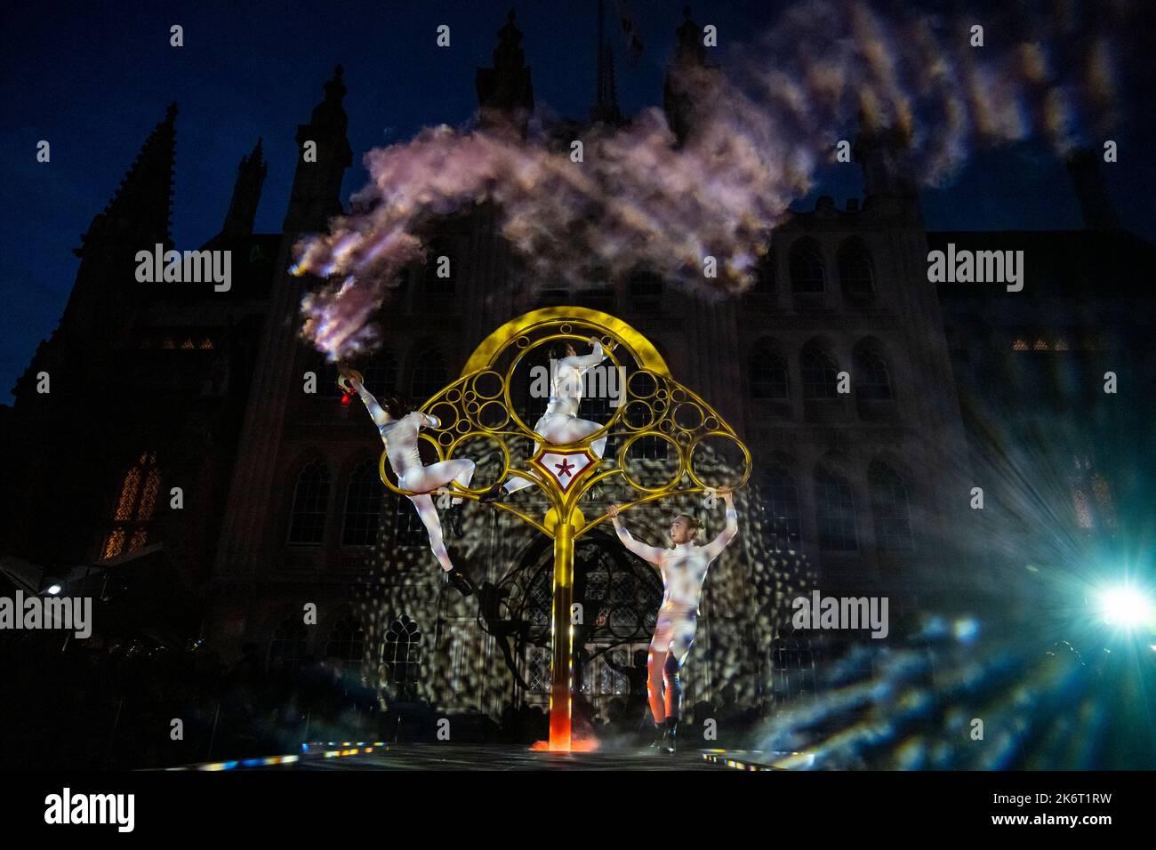 London, UK. 15 October 2022. Circus performers from Chivaree Circus ...