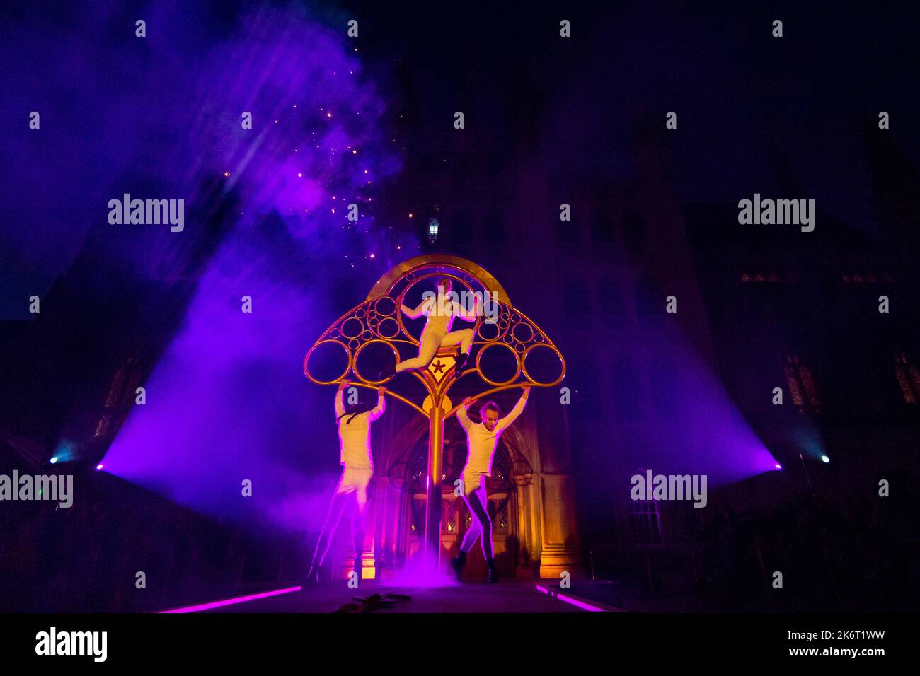 London, UK. 15 October 2022. Circus performers from Chivaree Circus ...