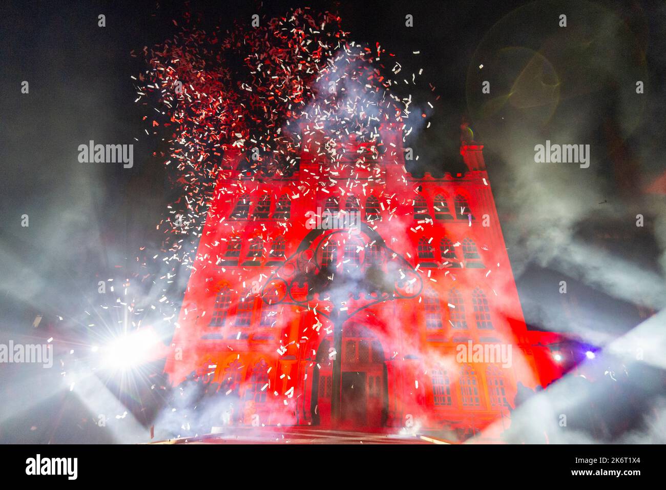 London, UK. 15 October 2022. Circus performers from Chivaree Circus ...