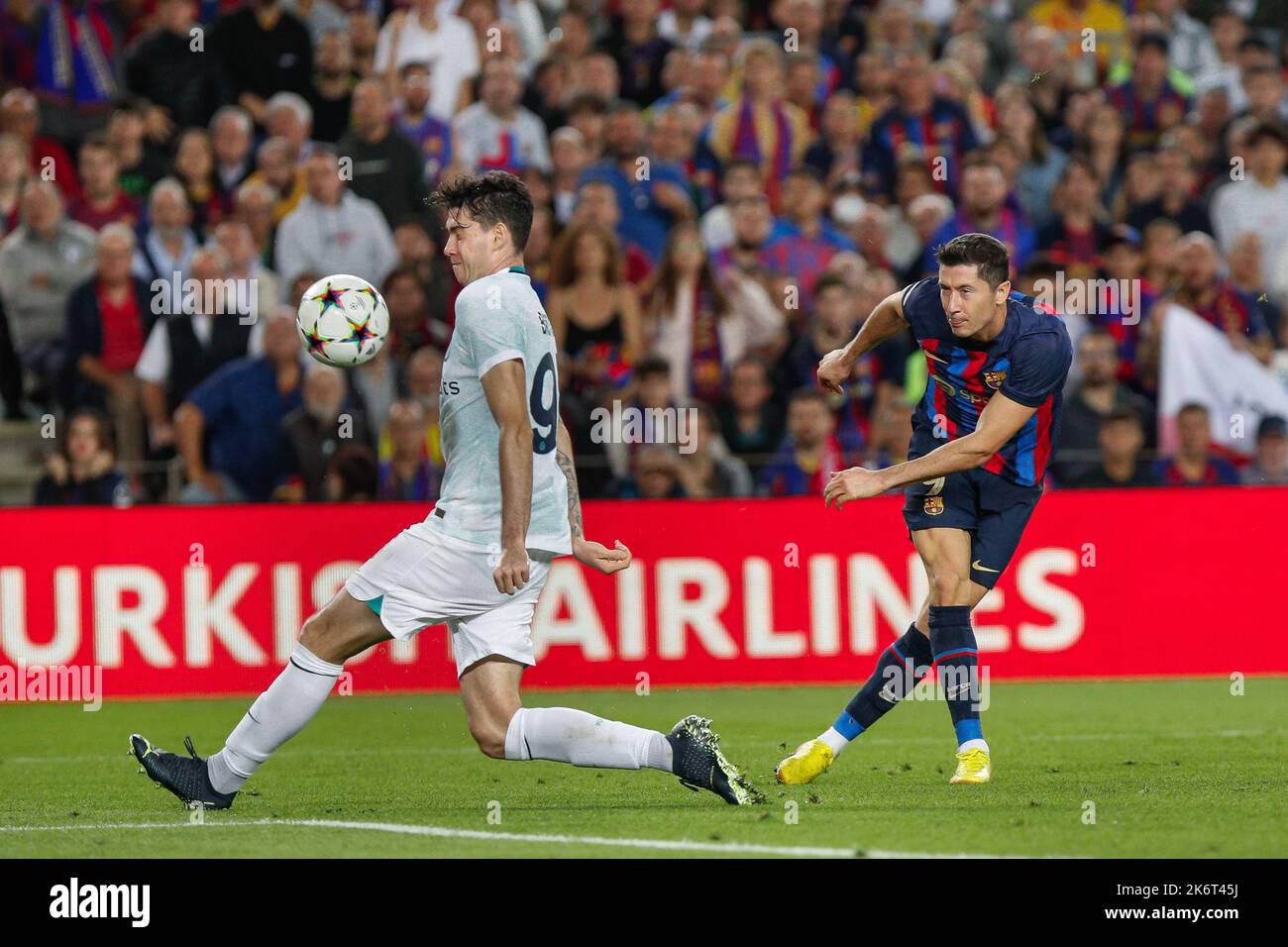 Robert lewandowski fc barcelona hi-res stock photography and images - Alamy