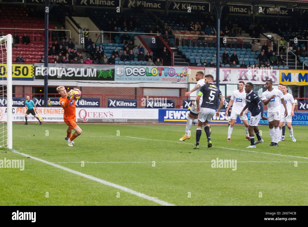 Dens Park, Dundee. 15th Oct, 2022. Scottish Championship football ...