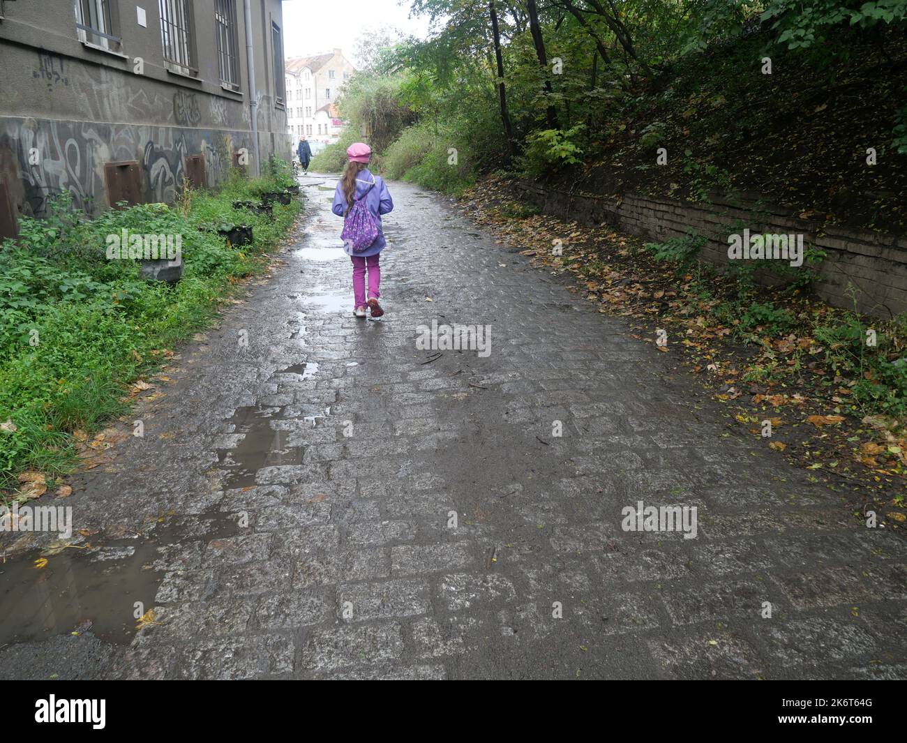 Dirty paving pedestrian walkway hi-res stock photography and images - Alamy